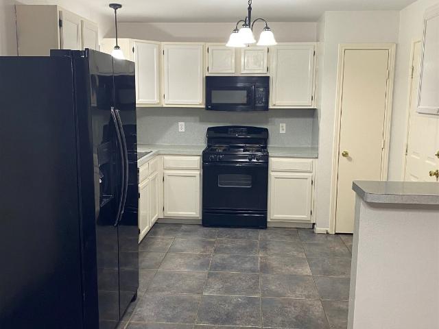 3 BR, 2 BA Apartment 8012 Folkstone Lane, Houston, TX 77075