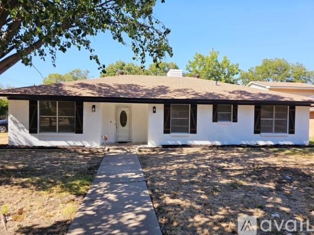 3 BR, 2 BA Apartment 801 Kings Row, Denton, TX 76209