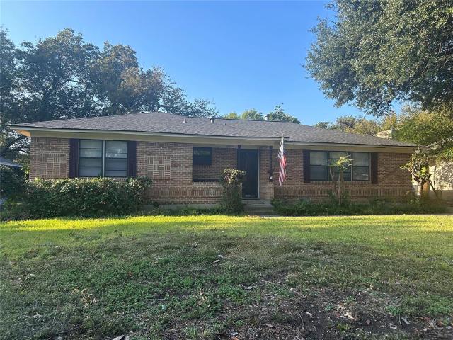 3 BR, 2 BA Apartment 8051 Fall River Drive, Dallas, TX 75228