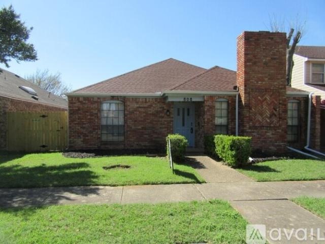 3 BR, 2 BA Apartment 808 Woodway Lane, Richardson, TX 75081