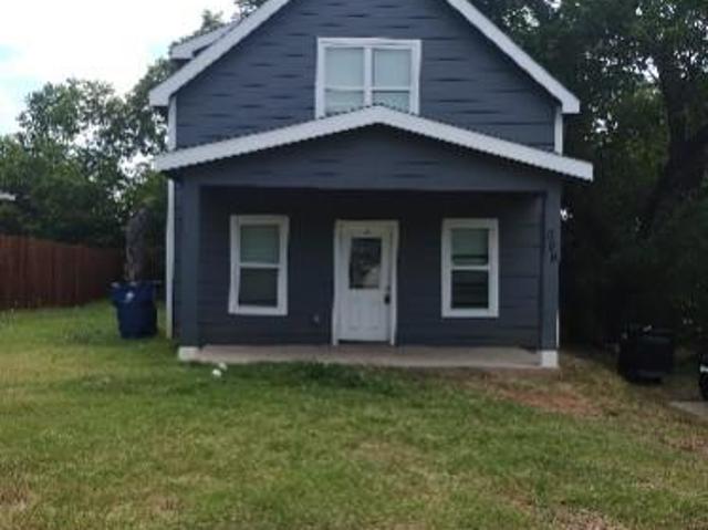 3 BR, 2 BA Apartment 809 South Travis Avenue, Denison, TX 75021