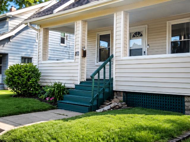 3 BR, 2 BA Apartment 80 Hazelwood Avenue, Barberton, OH 44203