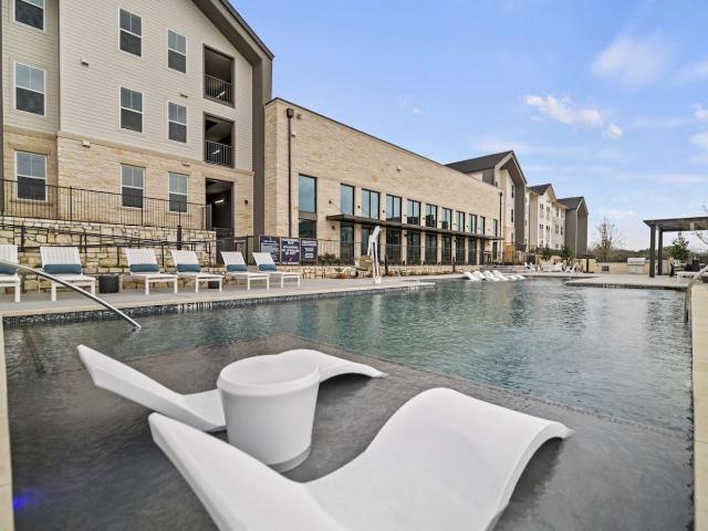 3 BR, 2 BA Apartment 8102 Loyola Ln, Austin, TX 78724