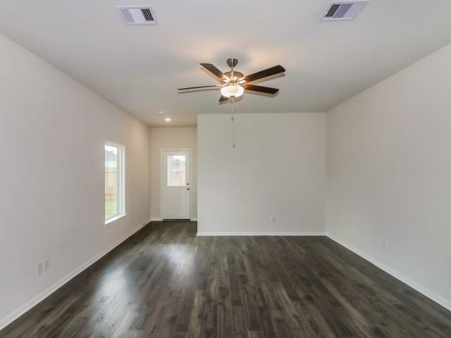 3 BR, 2 BA Apartment 8102 Sunberry Shadow Drive, Houston, TX 77016