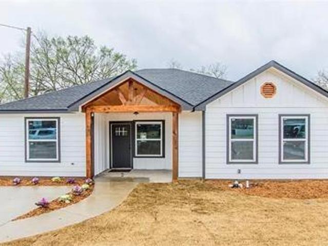 3 BR, 2 BA Apartment 810 West Coffin St, Denison, TX 75020