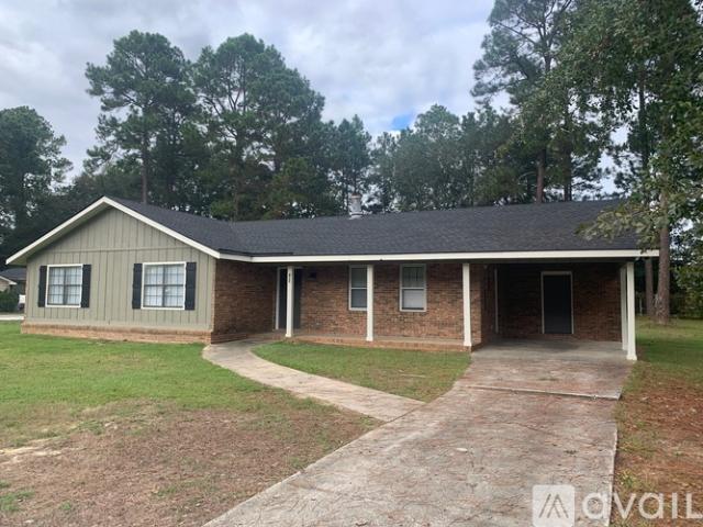 3 BR, 2 BA Apartment 811 Robin Hood Trail, Statesboro, GA 30458