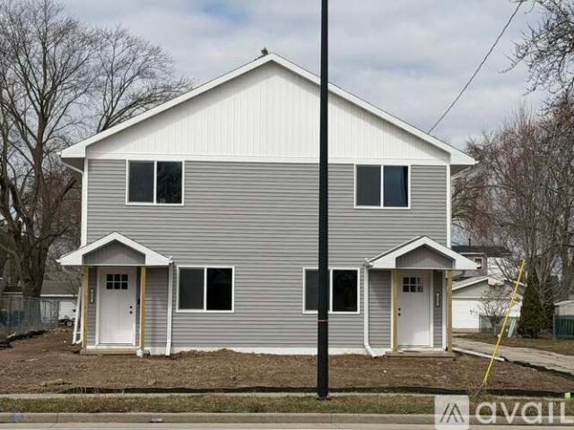 3 BR, 2 BA Apartment 817 N Webster Ave, Green Bay, WI 54302