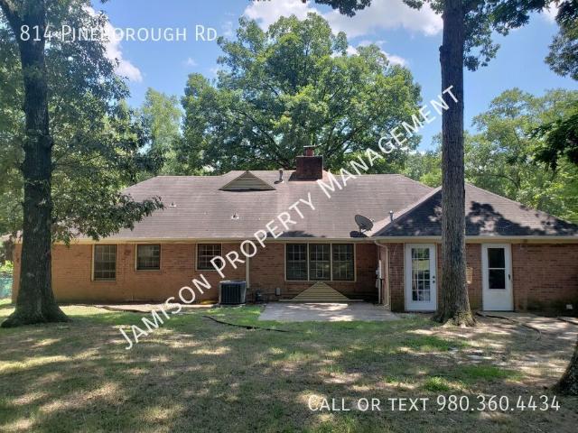 3 BR, 2 BA Apartment 814 Pineborough Rd, Charlotte, NC 28212