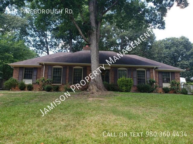 3 BR, 2 BA Apartment 814 Pineborough Rd, Charlotte, NC 28212