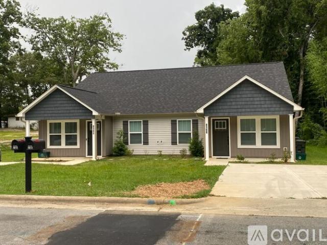 3 BR, 2 BA Apartment 816 Unity St, Unit B, Thomasville, NC 27360