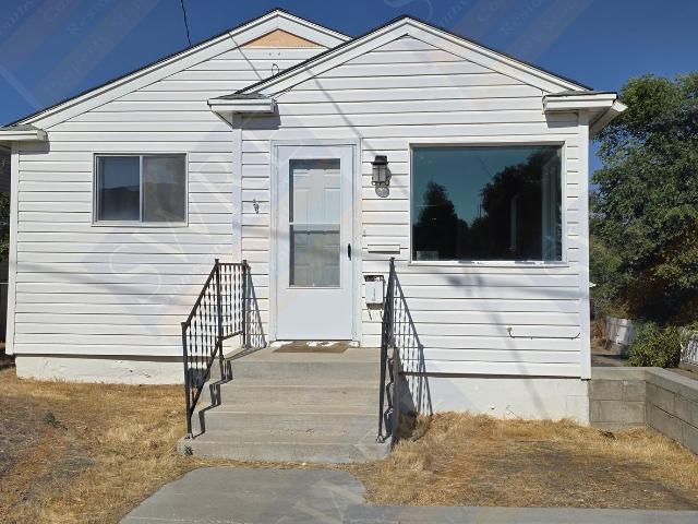 3 BR, 2 BA Apartment 816 Walnut Street, Rock Springs, WY 82901