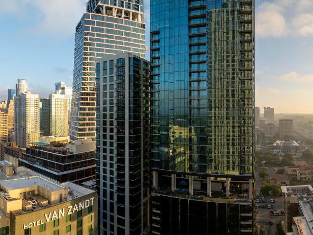 3 BR, 2 BA Apartment 81 Rainey St, Austin, TX 78701
