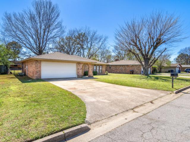 3 BR, 2 BA Apartment 8208 Mark Lane, Fort Smith, AR 72903