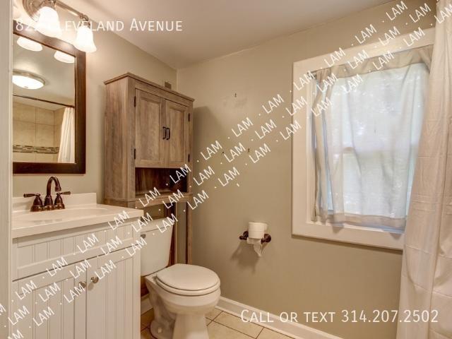 3 BR, 2 BA Apartment 822 Cleveland Avenue, Kirkwood, MO 63122