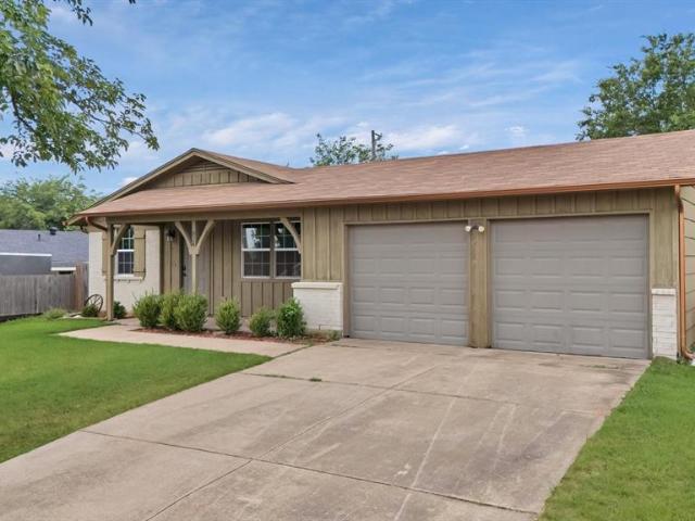 3 BR, 2 BA Apartment 824 East Prairie View Road, Crowley, TX 76036
