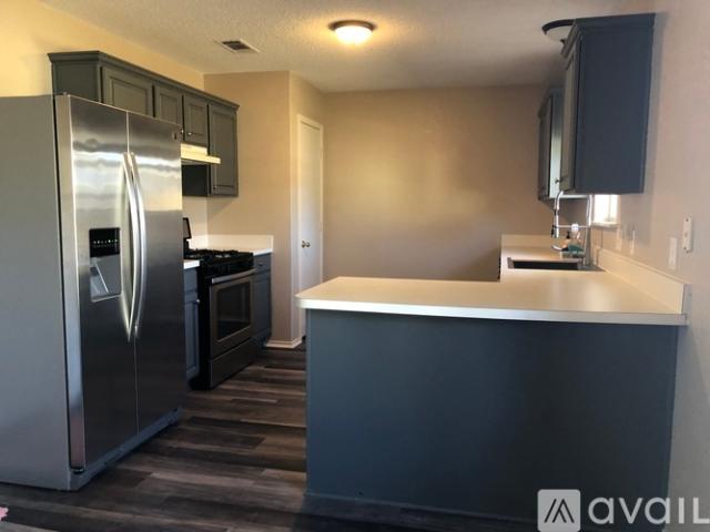 3 BR, 2 BA Apartment 828 Vicksburg Lane, Burleson, TX 76028