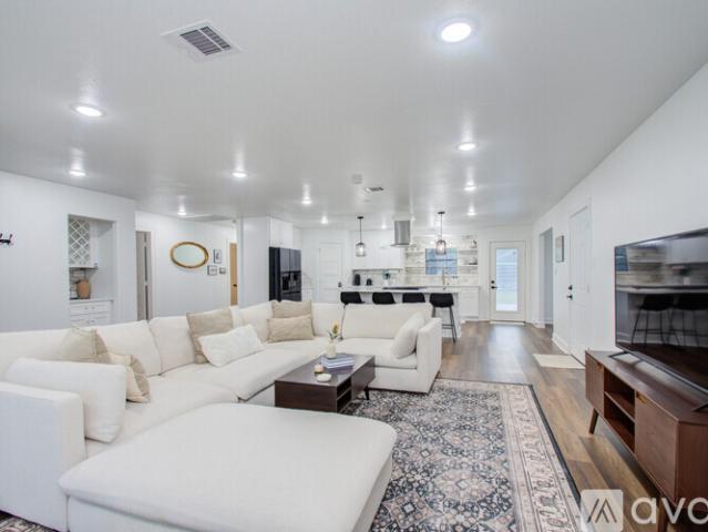3 BR, 2 BA Apartment 8314 Greenbush St, Houston, TX 77025