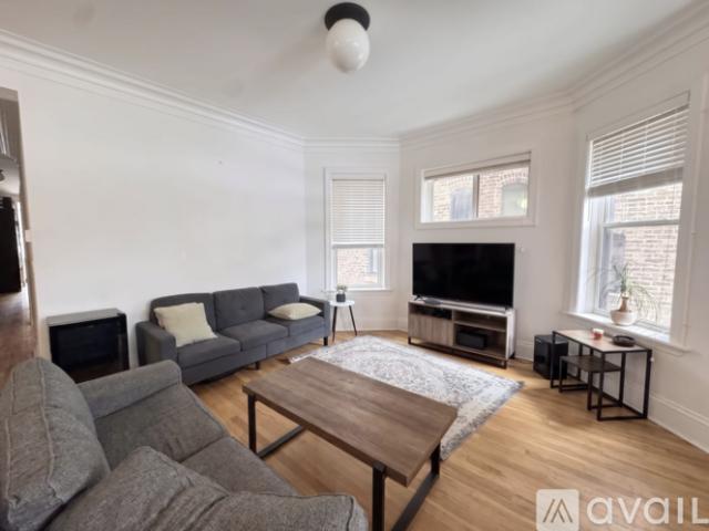 3 BR, 2 BA Apartment 834 W Waveland Ave, Unit 1, Chicago, IL 60613