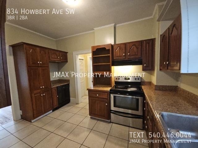 3 BR, 2 BA Apartment 834 Howbert Ave SW, Roanoke, VA 24015