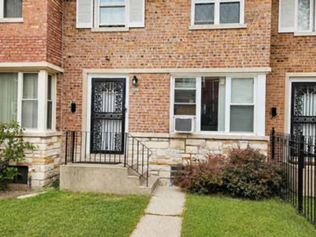 3 BR, 2 BA Apartment 8352 S Ingleside Ave, Chicago, IL 60619