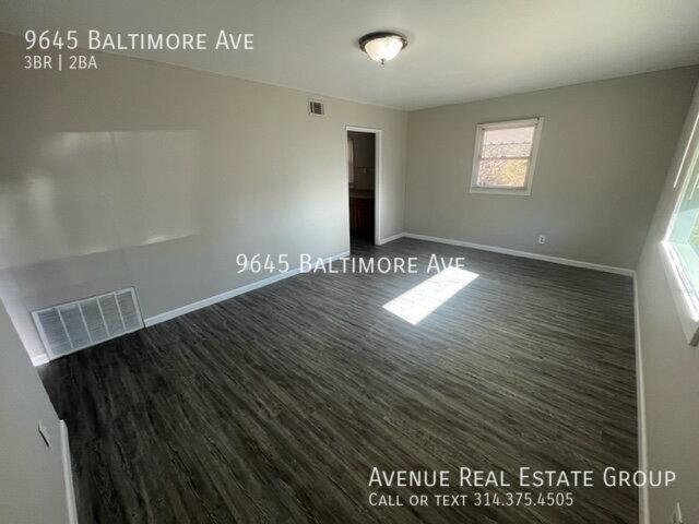 3 BR, 2 BA Apartment 9645 Baltimore Ave, Saint Louis, MO 63114