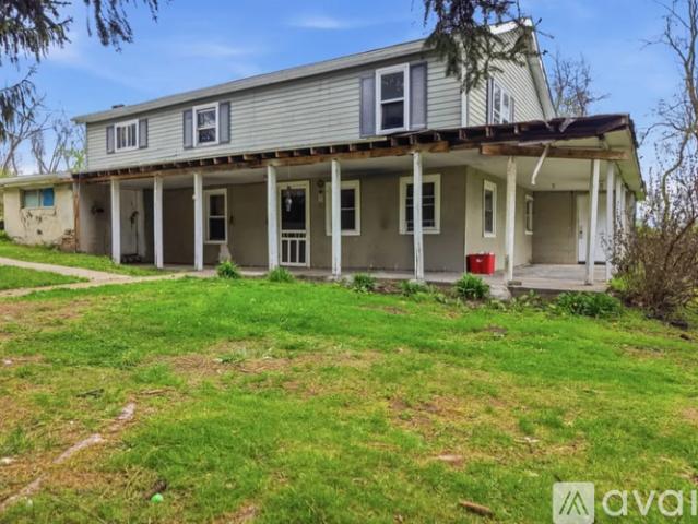 3 BR, 2 BA Apartment 96 Meanor St, Imperial, PA 15126