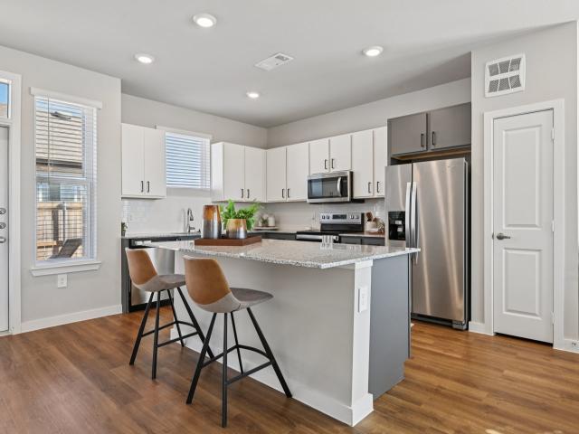 3 BR, 2 BA Apartment 9701 Theo Trail Unit 1 0037, Fort Worth, TX 76123