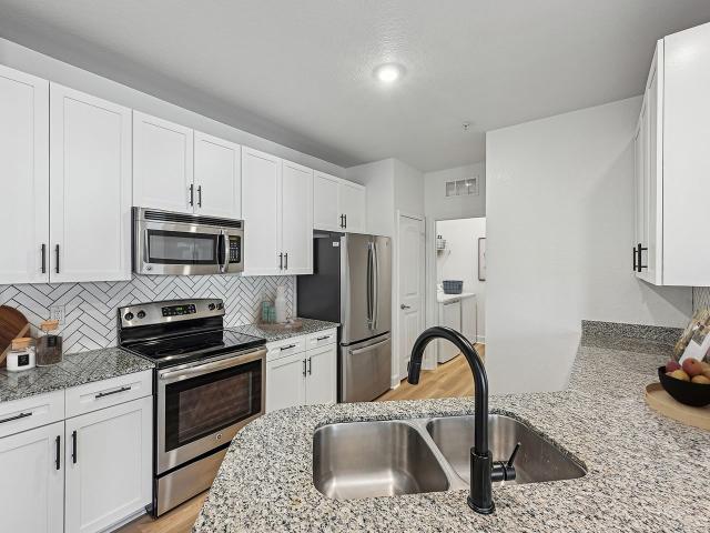 3 BR, 2 BA Apartment 9703 Avellino Ave Unit 05107, Orlando, FL 32819