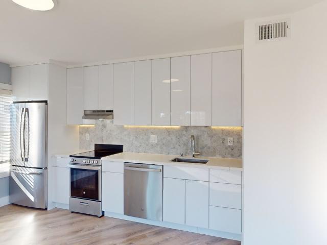 3 BR, 2 BA Apartment 975 Burnett Ave, San Francisco, CA 94131