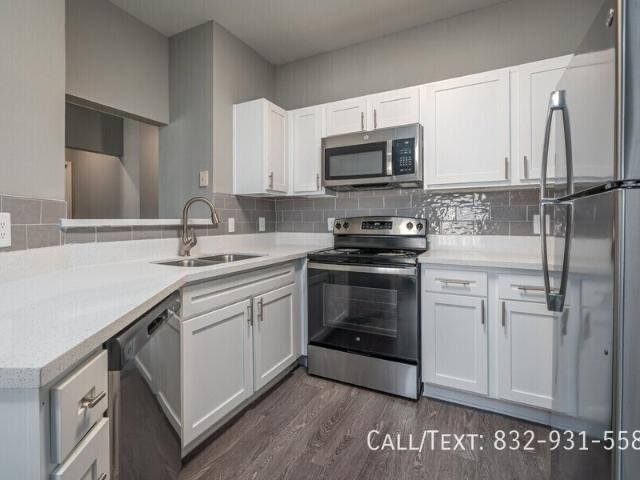 3 BR, 2 BA Apartment 9807 Cypresswood Dr, Houston, TX 77070