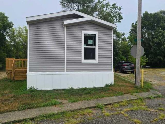 3 BR, 2 BA Apartment 993 E michigan ave, Battle creek, MI 49014