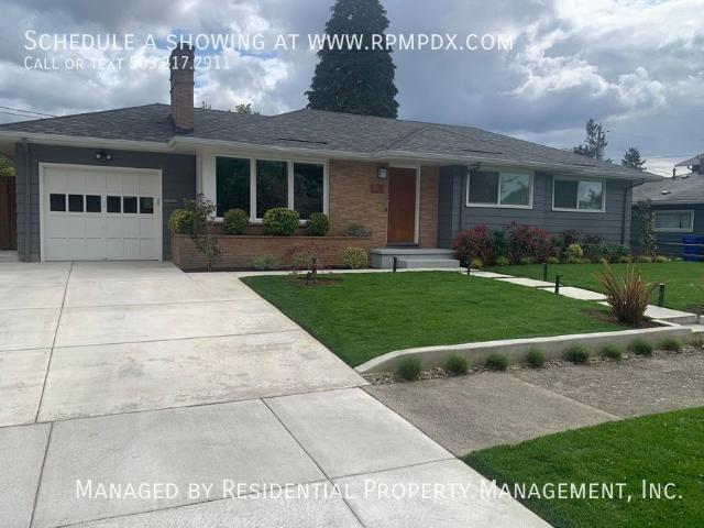 3 BR, 2 BA Apartment 9908 SE Lincoln Street, Portland, OR 97216