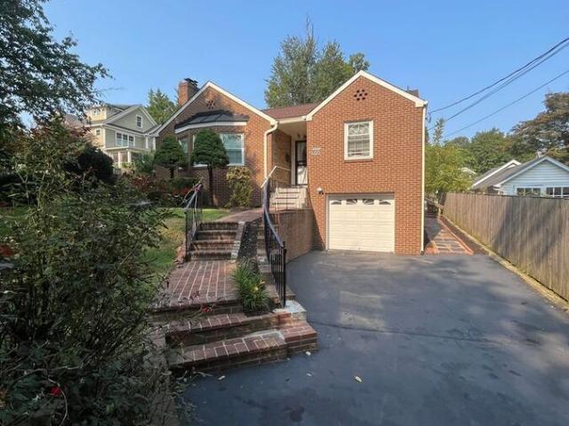 3 BR, 2 BA Apartment 9003 3rd Ave, Silver Spring, MD 20910