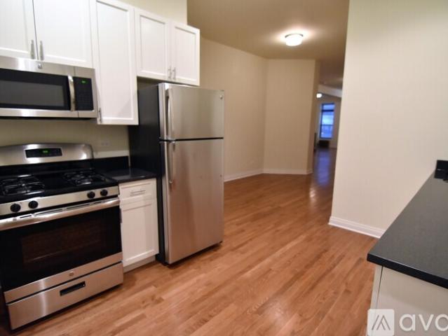 3 BR, 2 BA Apartment 900 W Belmont Ave, Unit #904 3 Bed Plus Den, Chicago, IL 60657