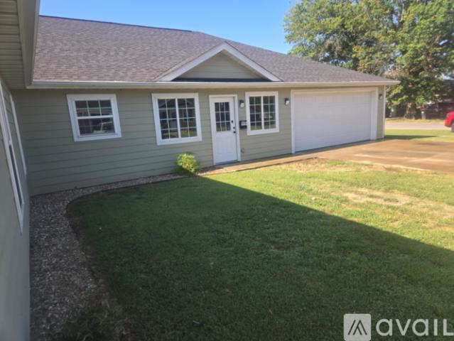 3 BR, 2 BA Apartment 901 Young Street, Unit B, Springdale, AR 72764