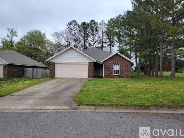 3 BR, 2 BA Apartment 902 S Liberty Dr, Fayetteville, AR 72701