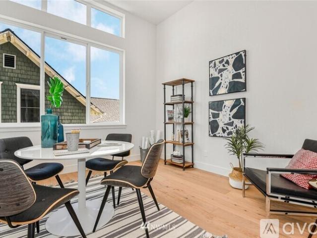 3 BR, 2 BA Apartment 908 North 46th Street, Unit C, Seattle, WA 98103