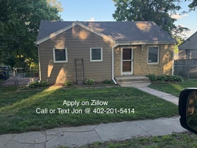 3 BR, 2 BA Apartment 90 Country Club Road, Ralston, NE 68127