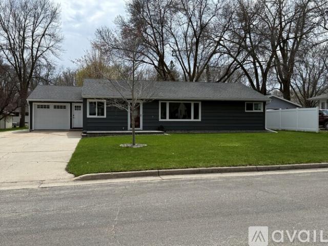 3 BR, 2 BA Apartment 913 13 Th Ave SW, Willmar, MN 56201
