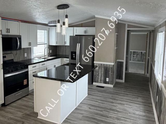 3 BR, 2 BA Apartment 913 N Taylorville Blvd, Taylorville, IL 62568