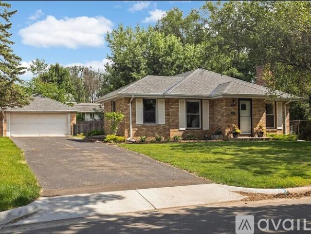 3 BR, 2 BA Apartment 9100 Club Road, Minneapolis, MN 55426