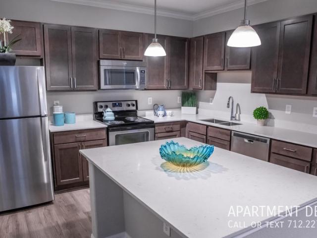 3 BR, 2 BA Apartment 9106 Westheimer RdÂ, Houston, TX 77063
