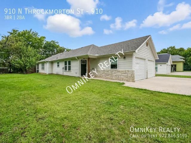 3 BR, 2 BA Apartment 910 N Throckmorton St, Sherman, TX 75090