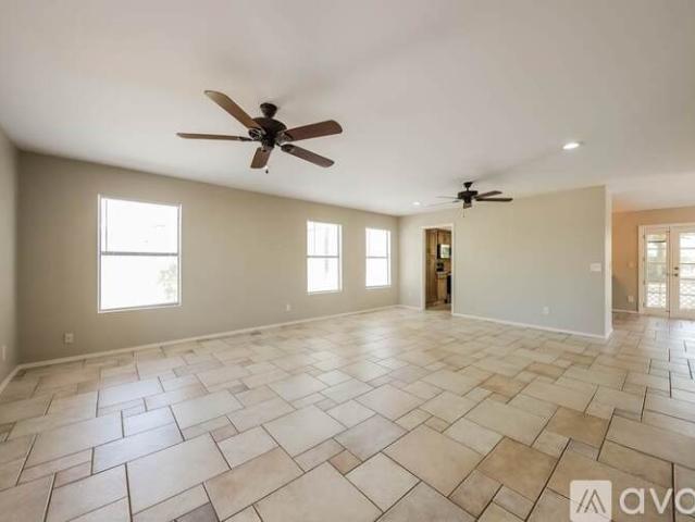 3 BR, 2 BA Apartment 911 West Gaston Place, Tampa, FL 33604