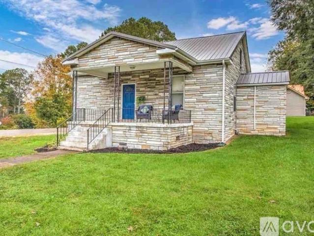3 BR, 2 BA Apartment 912 North Price Street, Sweetwater, TN 37874