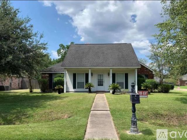3 BR, 2 BA Apartment 9181 Gary Dr, Denham Springs, LA 70726