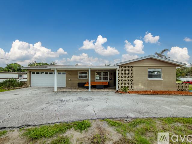 3 BR, 2 BA Apartment 9201 2nd Street North, St. Petersburg, FL 33702