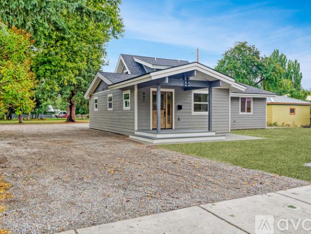 3 BR, 2 BA Apartment 921 Columbia Avenue, Whitefish, MT 59937