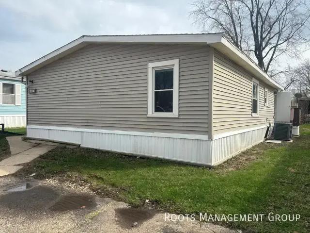 3 BR, 2 BA Apartment 924 MacTavish Road, Peoria, IL 61615