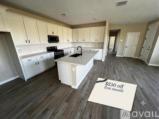 3 BR, 2 BA Apartment 9333 East Sebring Avenue, Mesa, AZ 85212